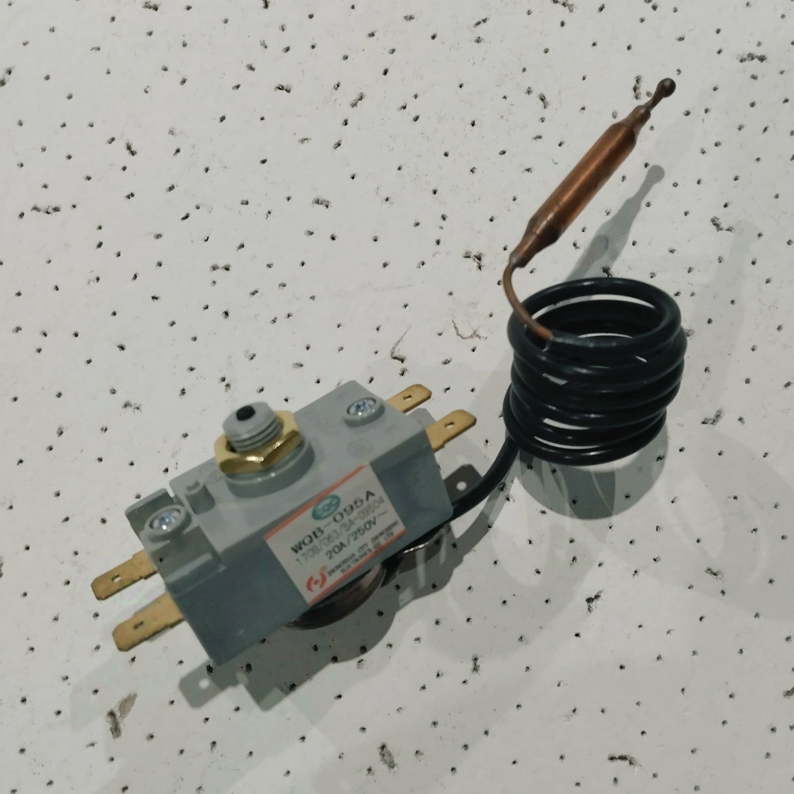 Термостат защитный 95С 20А L=0,4м WQB-095A капиллярный для водонагревателей 181419