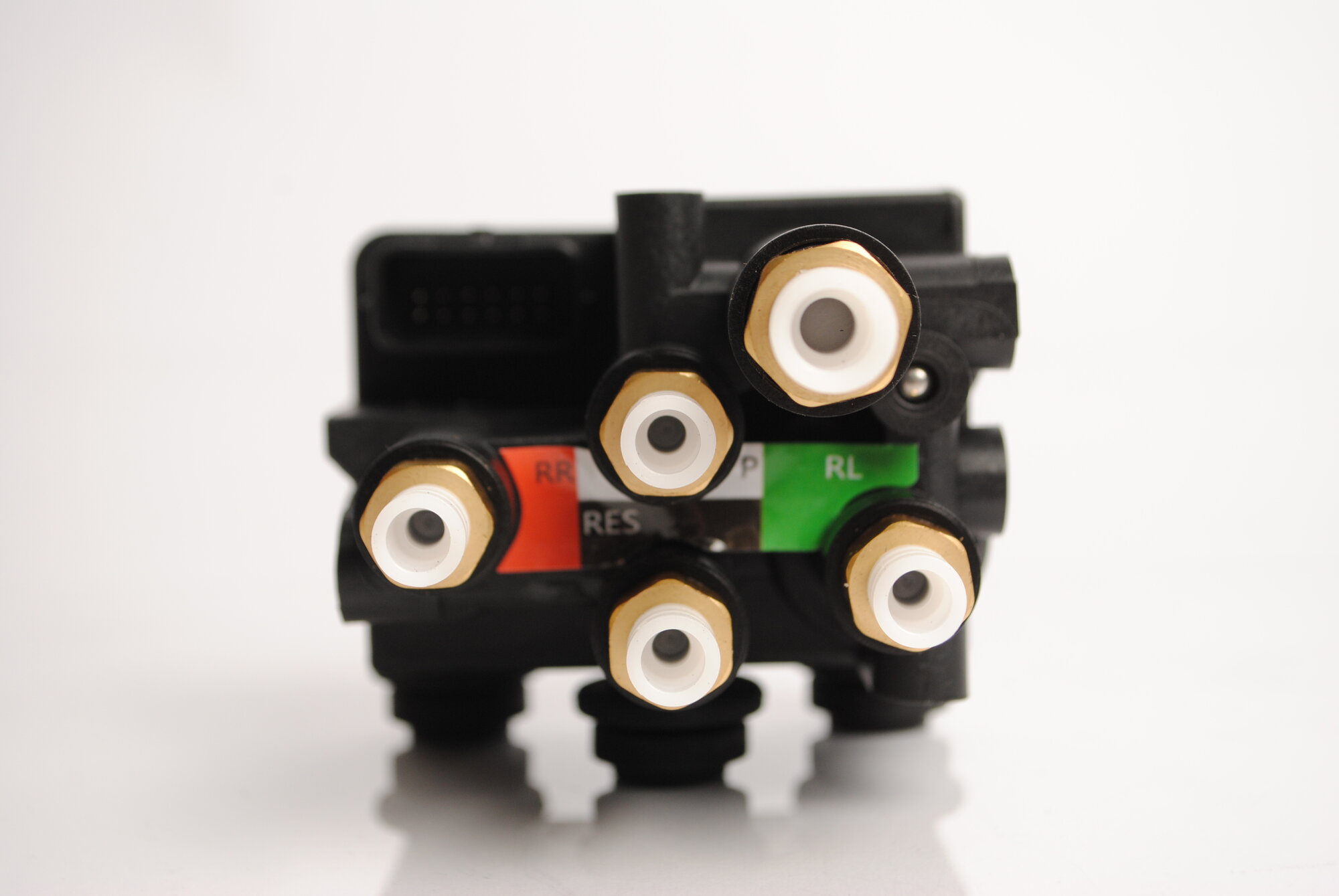 Блок клапанов пневмоподвески LR070246 Powertec Land