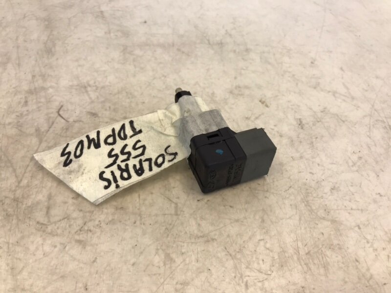 Б/У концевик педали тормоза Hyundai Solaris 2011 RB G4FA 37077 Hyundai-KIA арт. 938403K000