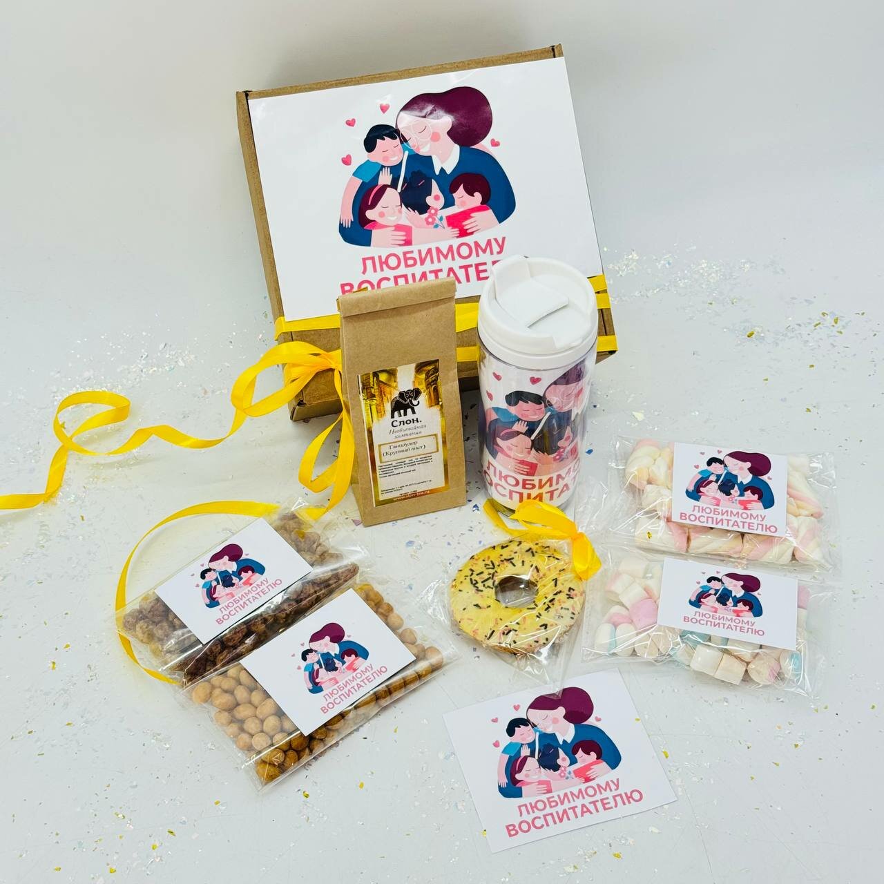Чайный подарочный набор со сладостями и термокружкой для любимого воспитателя