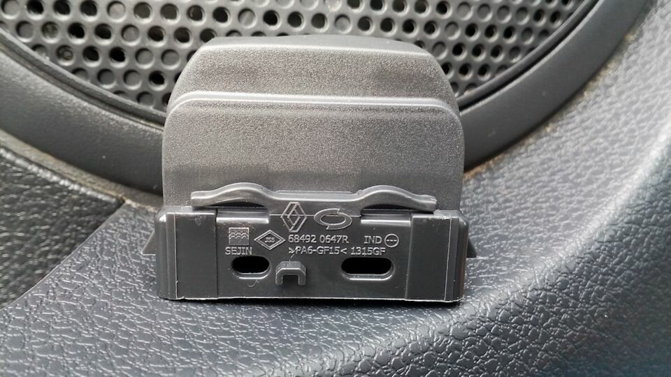 Заглушка кнопки панели приборов оригинал RENAULT OEM-номер 684920647R .