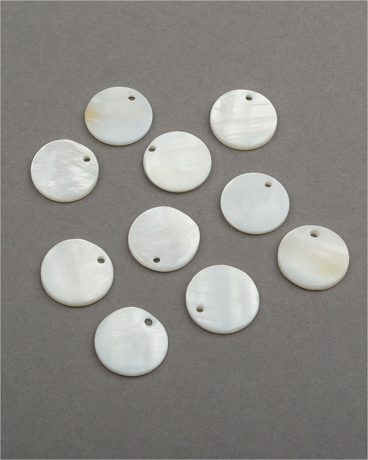Подвеска из белого перламутра круглая 15 мм, 10 штук