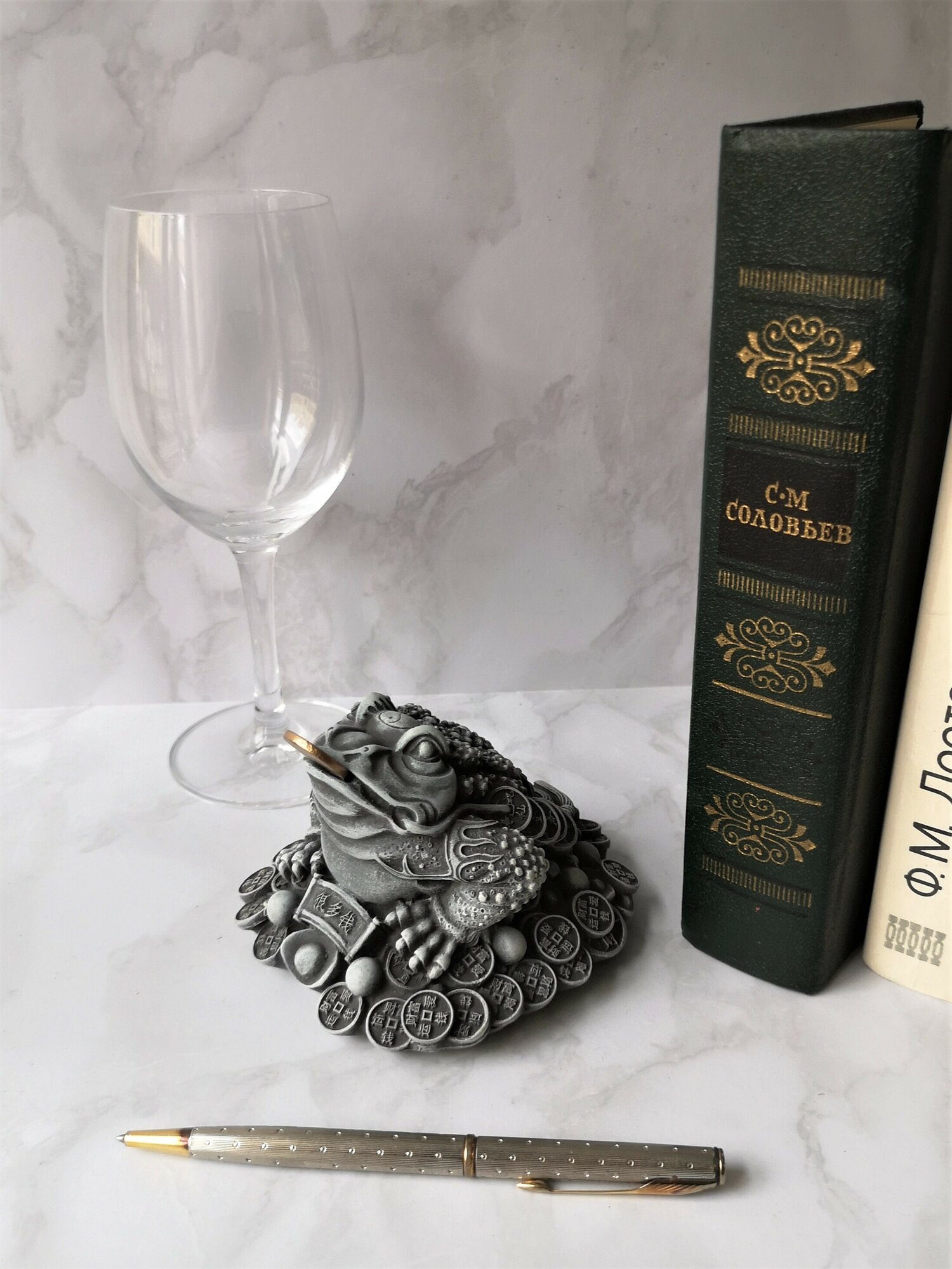 Статуэтка Денежная жаба, 7,5см. Мраморная крошка, серый