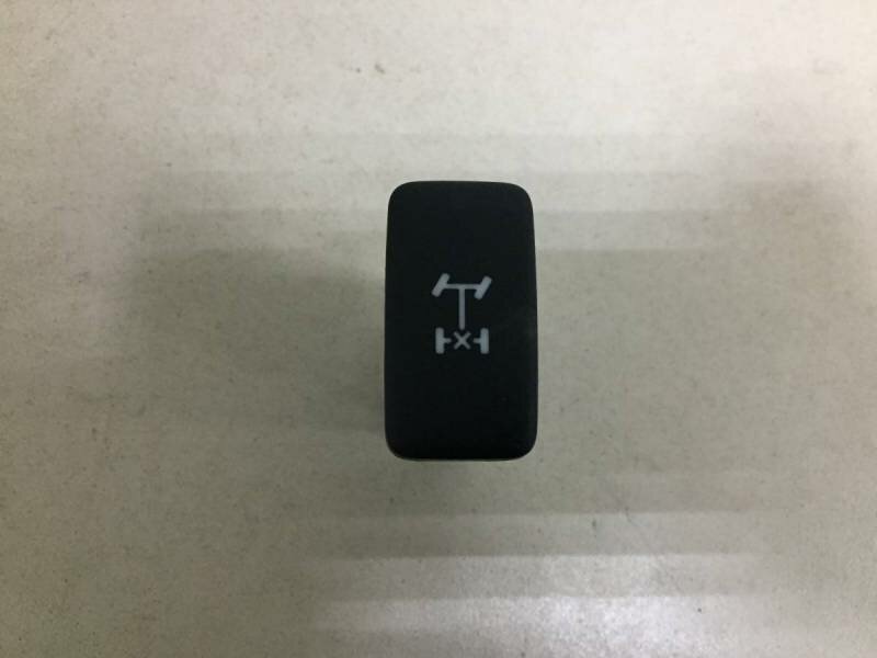 Кнопка блокировки дифференциала Toyota Hilux 2004-2015 кат.номер: 847250K010