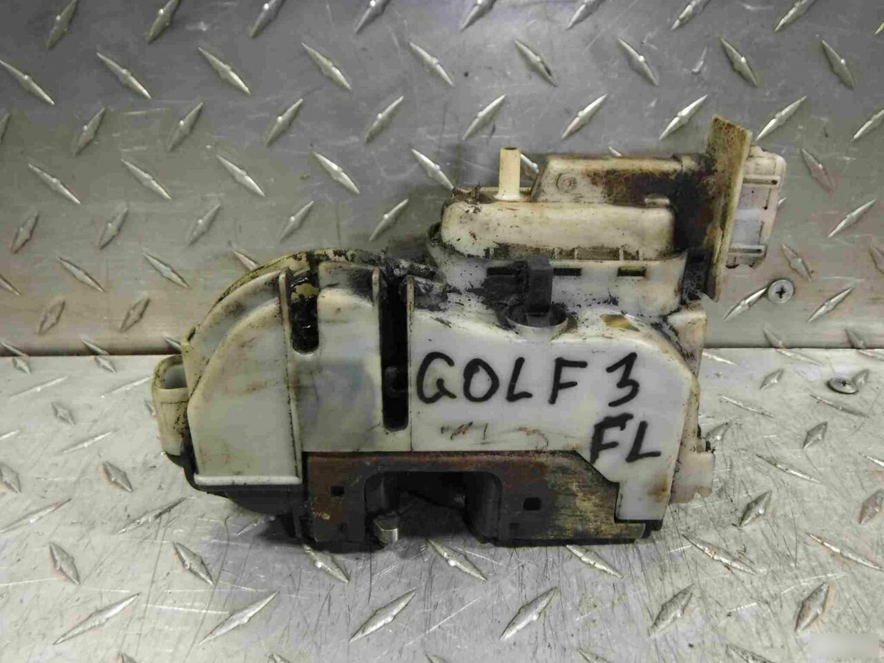 Замок двери передней левой Volkswagen Golf Mk3 (1991—2000) 1H0862153