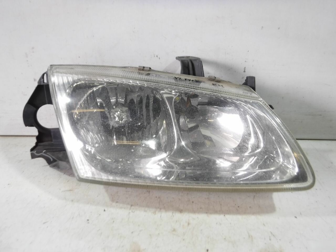 Фара правая Nissan Bluebird Sylphy I (2000—2005) 26010BM825