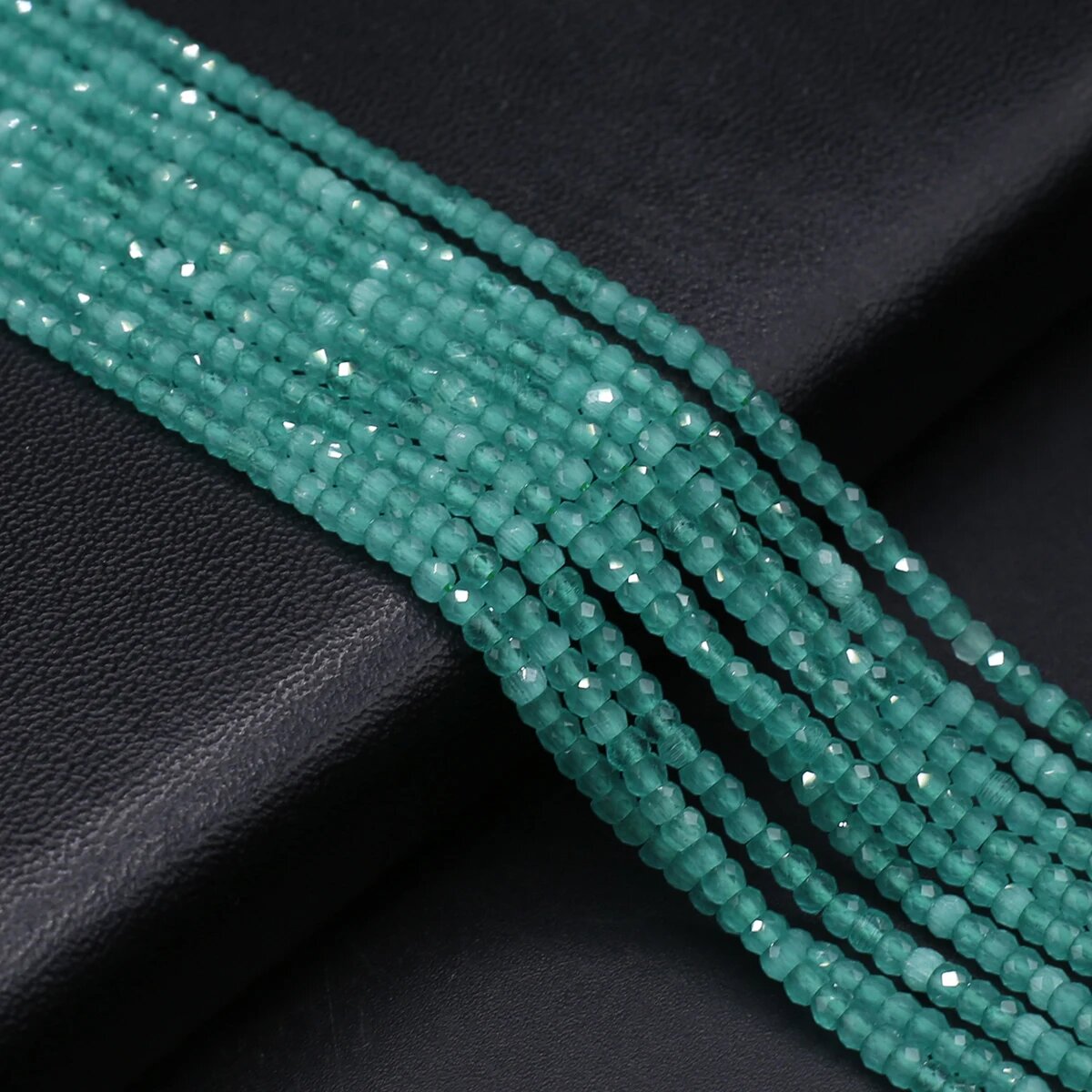 Натуральные цветные бусины из шпинели 2x3 мм Изумрудный, светло-зеленый