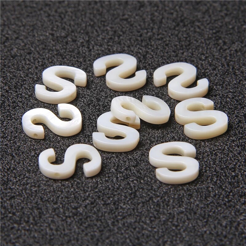 Перламутровые бусины-буквы Vinswet Бежевый, 2 pieces, S 9x12mm