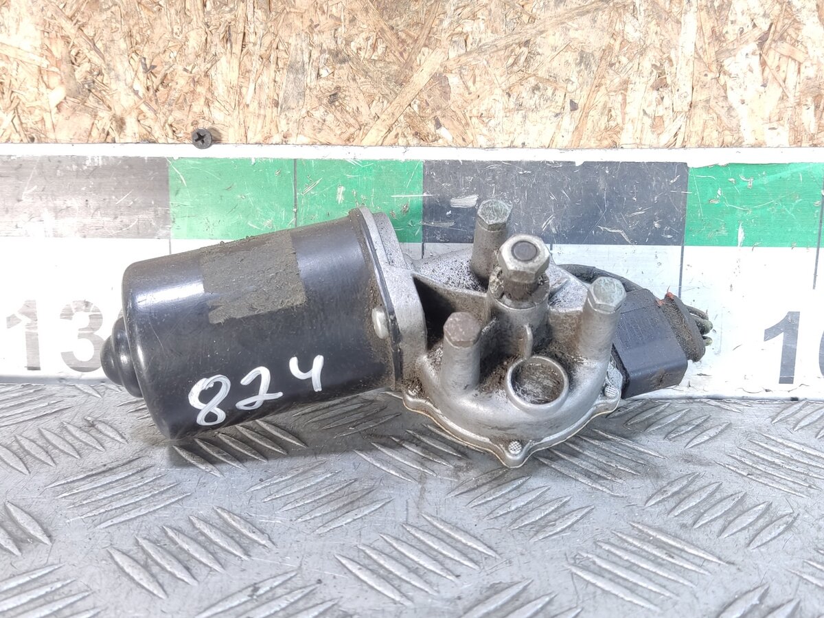 Моторчик стеклоочистителя передний VOLKSWAGEN Bora 1997-2005 1J1955113C