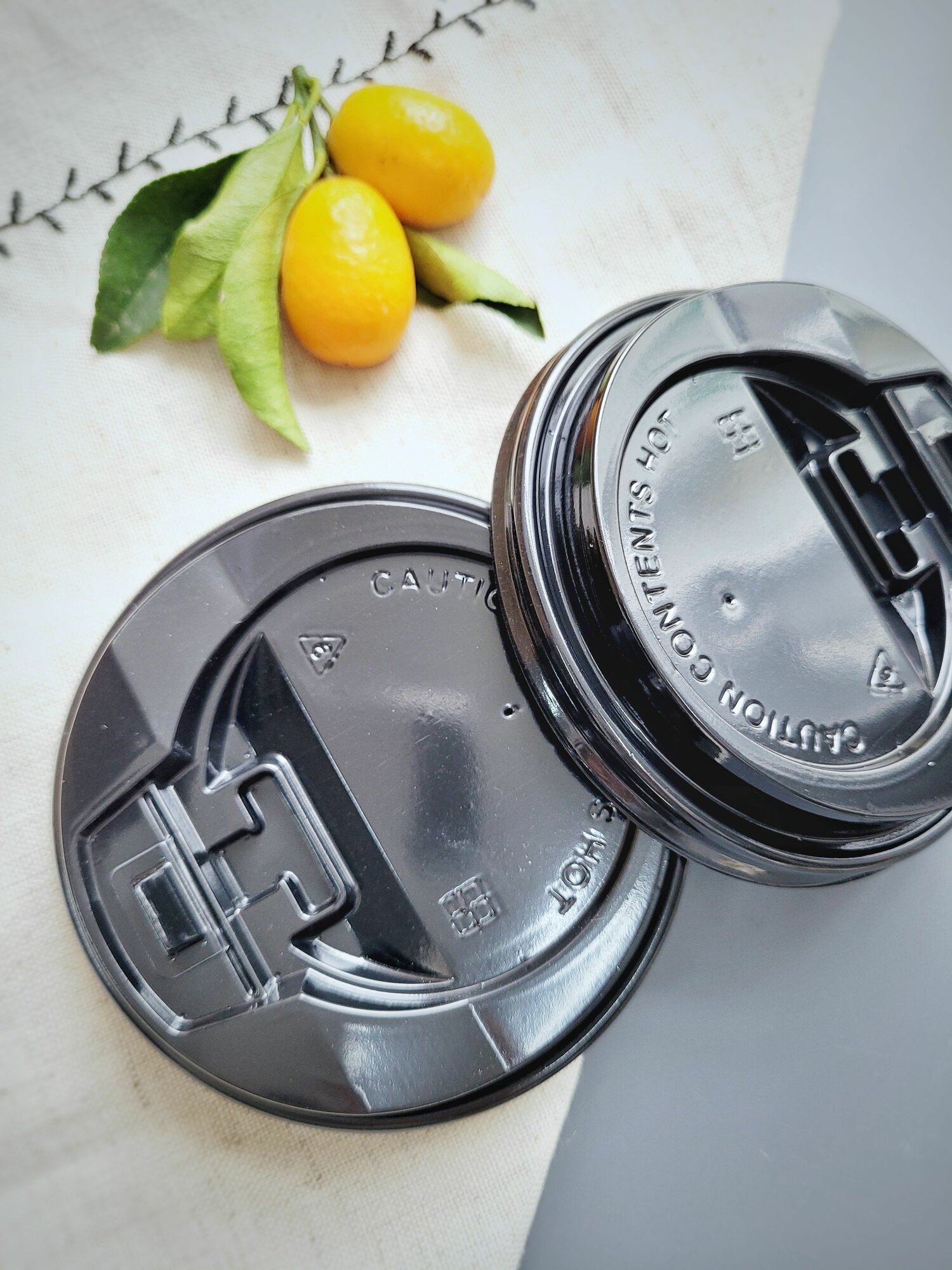 Крышка одноразовая черная для стакана 90 шт, 360/480 мл, диаметр 9 см, черная. Garcia de Pou. Испания.