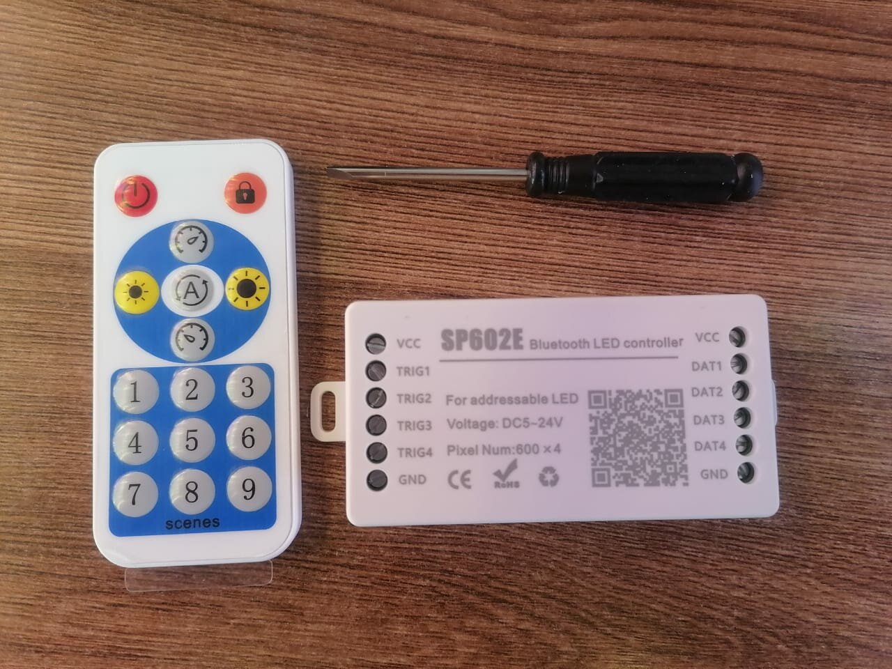 SP602E музыкальный контроллер на 4 канала с BLUETOOTH управлением и пультом РФ. Для управления RGB SPI лентой - бегущий огонь.