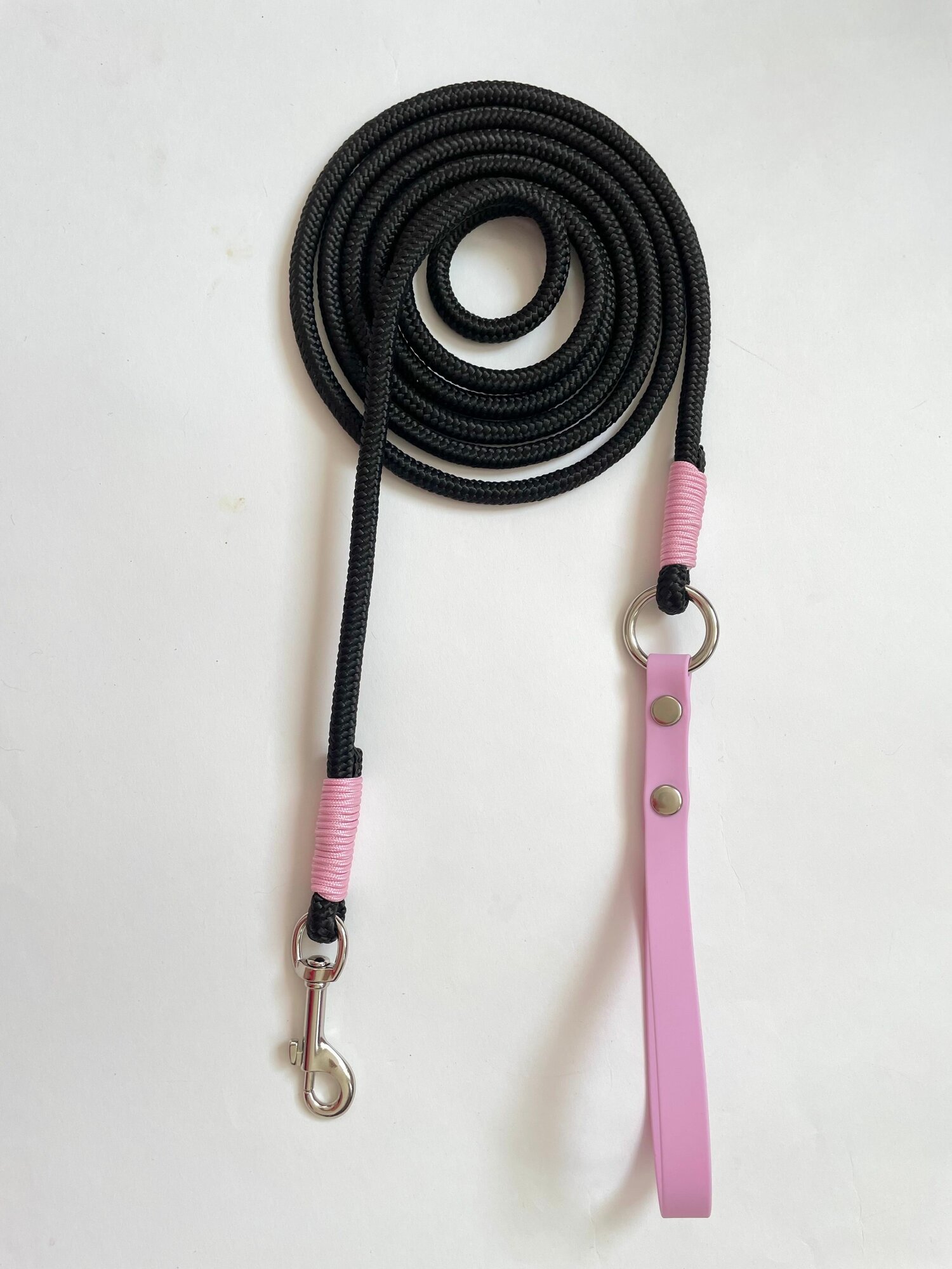 Поводок веревка с ручкой Биотан , 7 мм/ черный/персидская сирень .3 метра