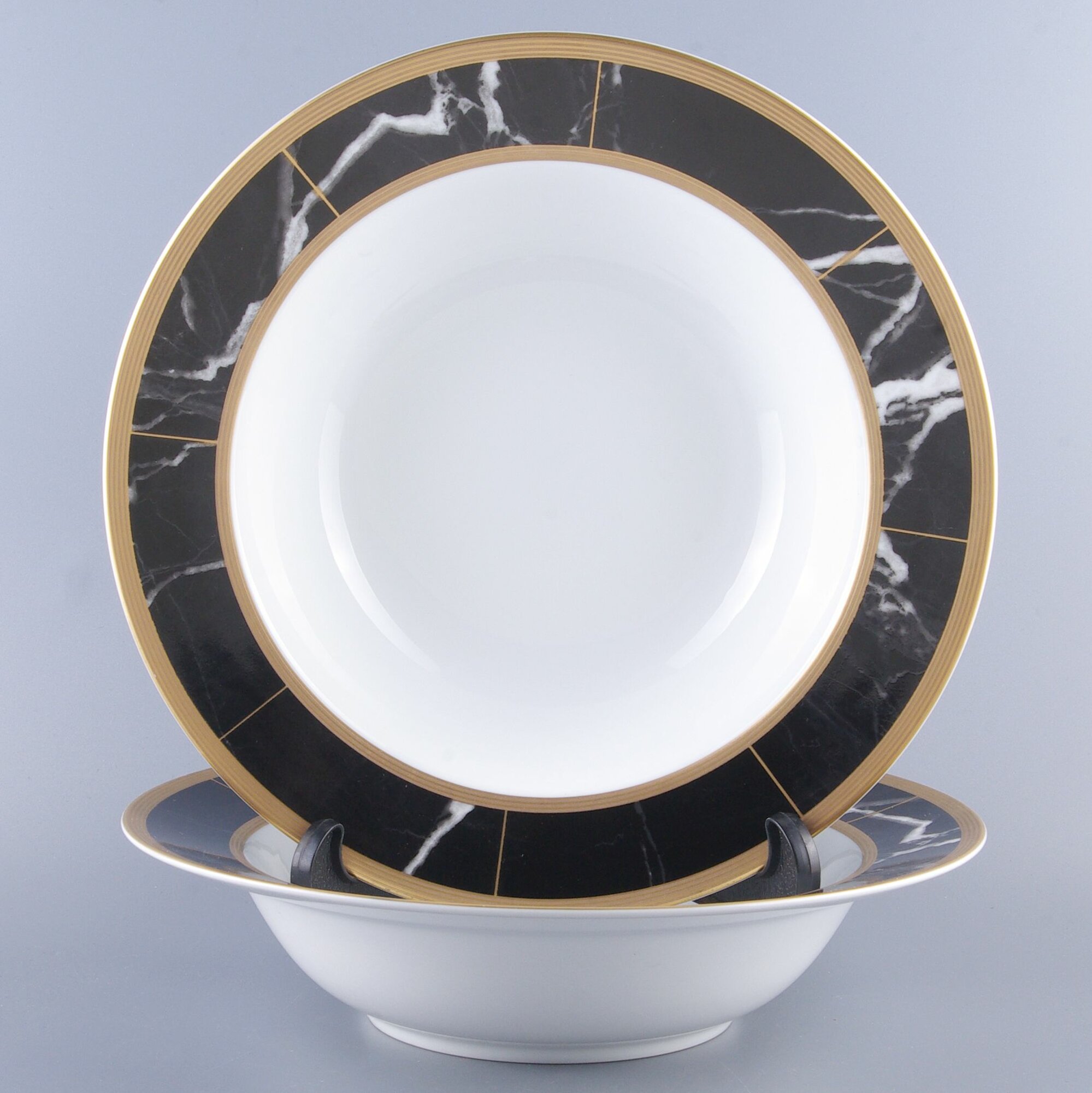 Faberge. Тарелка глубокая для салата "Императорский двор. Оникс" 1 штука. Фарфор, роспись, деколь. Faberge, Франция-Япония, конец XX века.