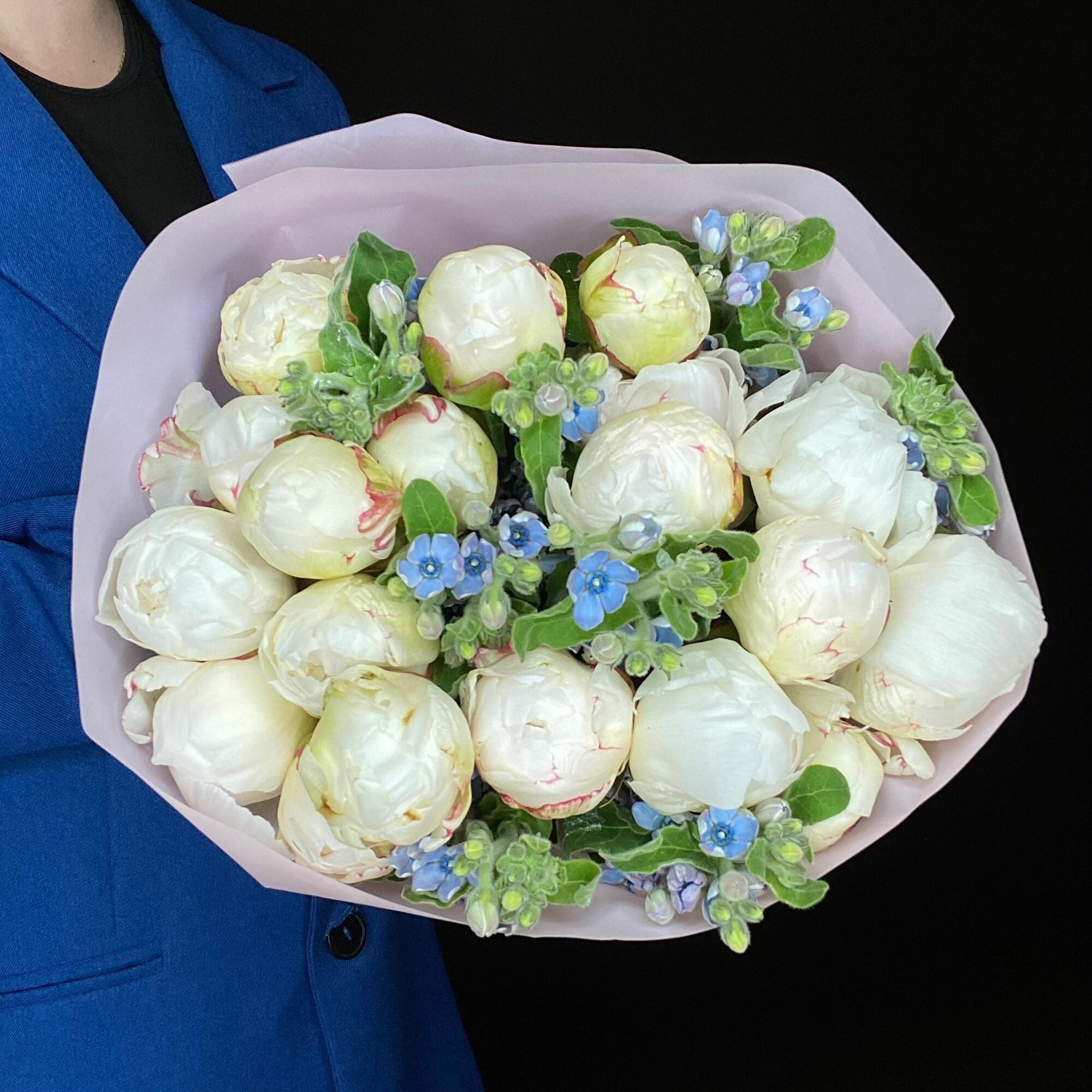 Белые пионы