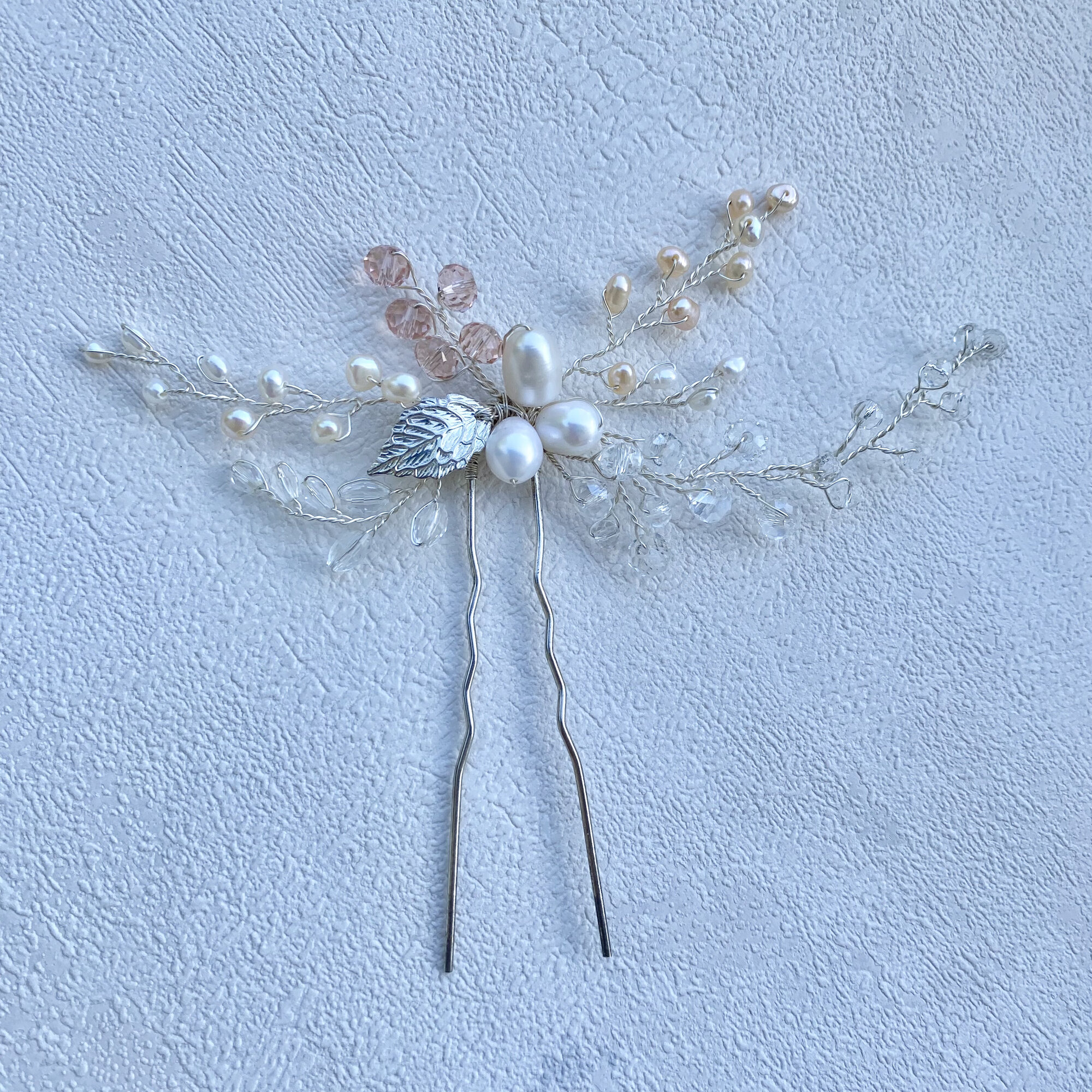 Свадебное украшение для прически невесты - шпилька с веточками, свадебная веточка из речного жемчуга и стеклянных бусин.