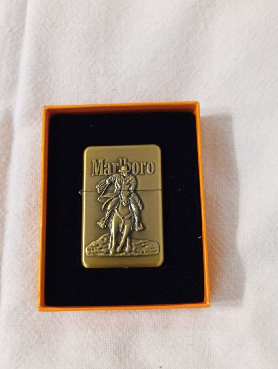 Зажигалка сувенирная/подарочная Мальборо, пустая, газовая