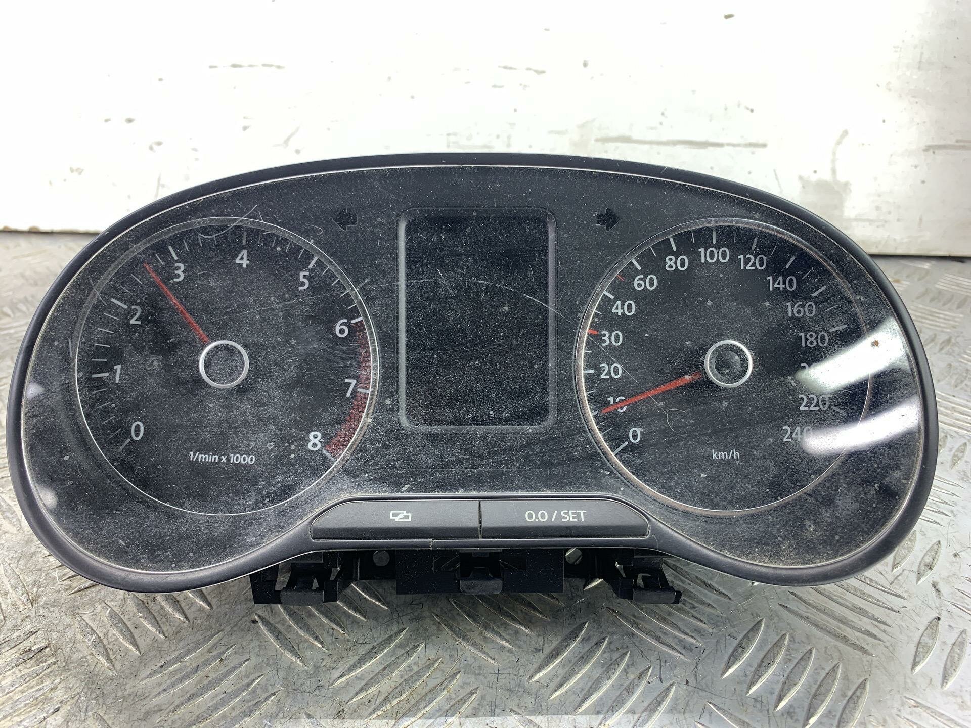 Панель приборов (щиток) Volkswagen Polo 5 2011 6R0920860H