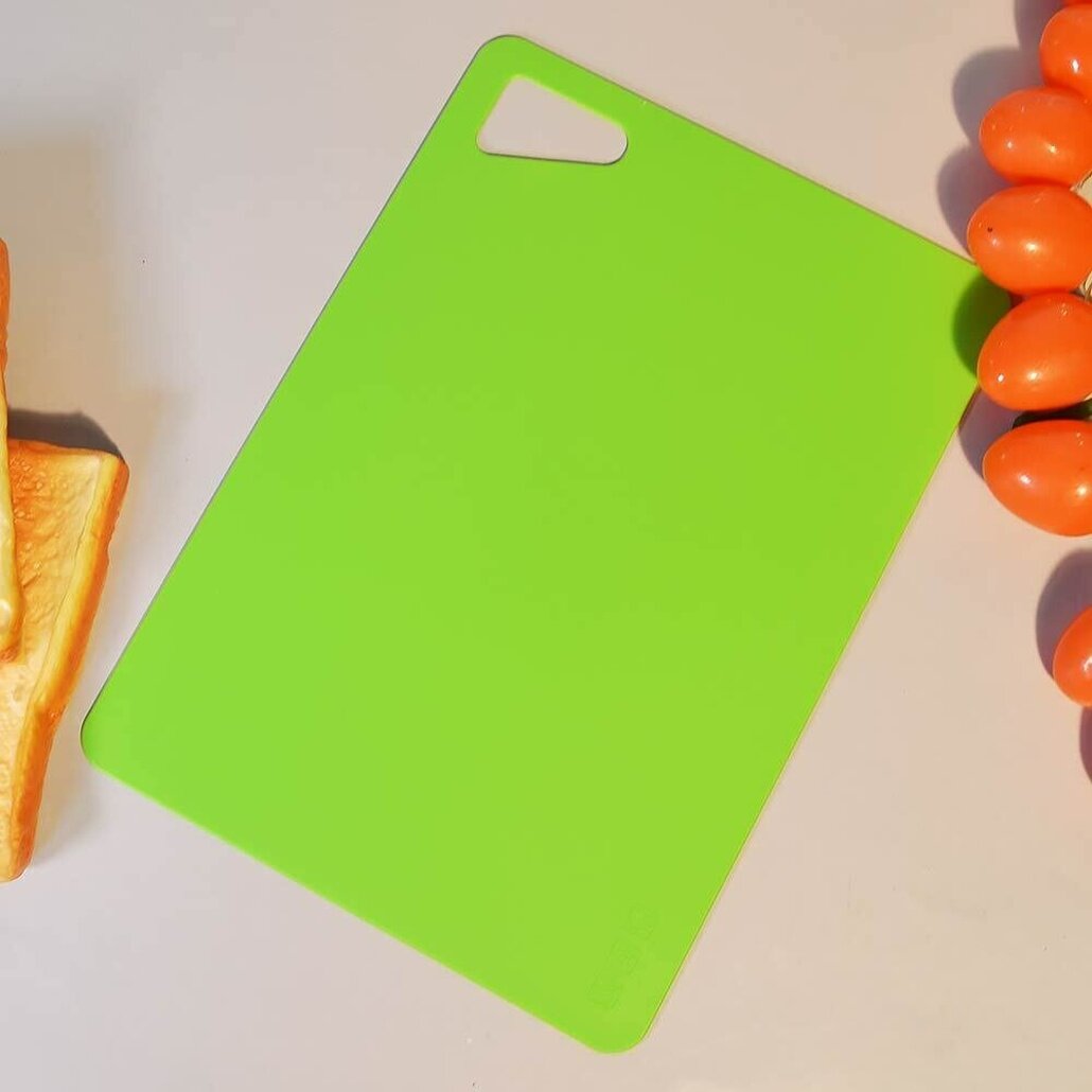 Доска разделочная гибкая 17х24см, пластик, цвет в ассортименте, с отверстием для подвеса