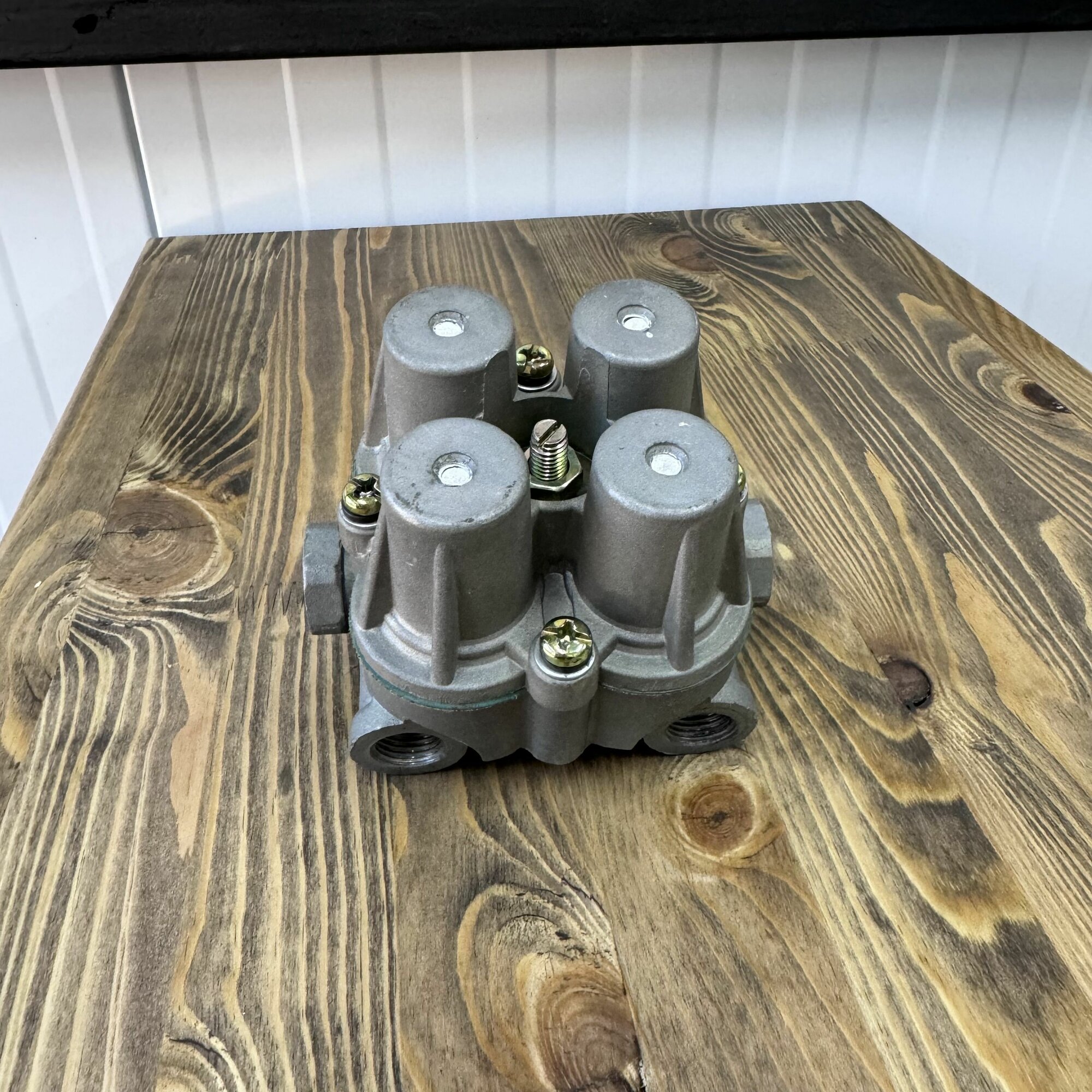 Клапан 4-х контурный защитный 20 бар М16х1.5/М22х1.5 TruckTechnic TT0307001