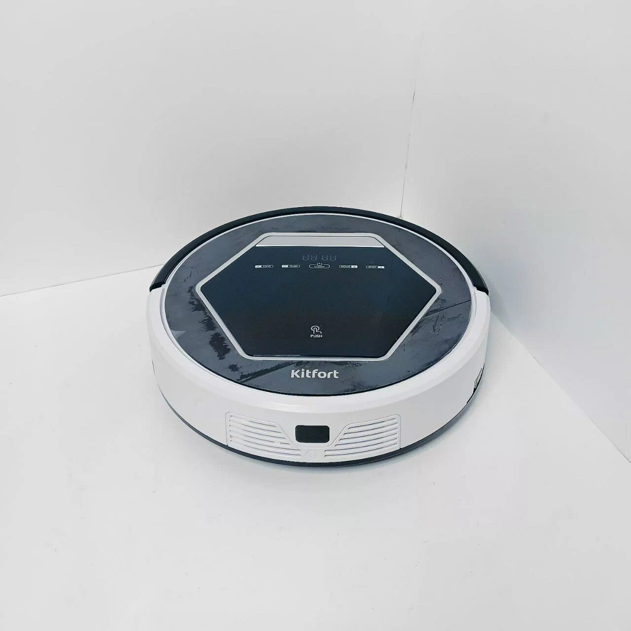 Робот-пылесос с УФ лампой Kitfort KT-553. Товар уцененный