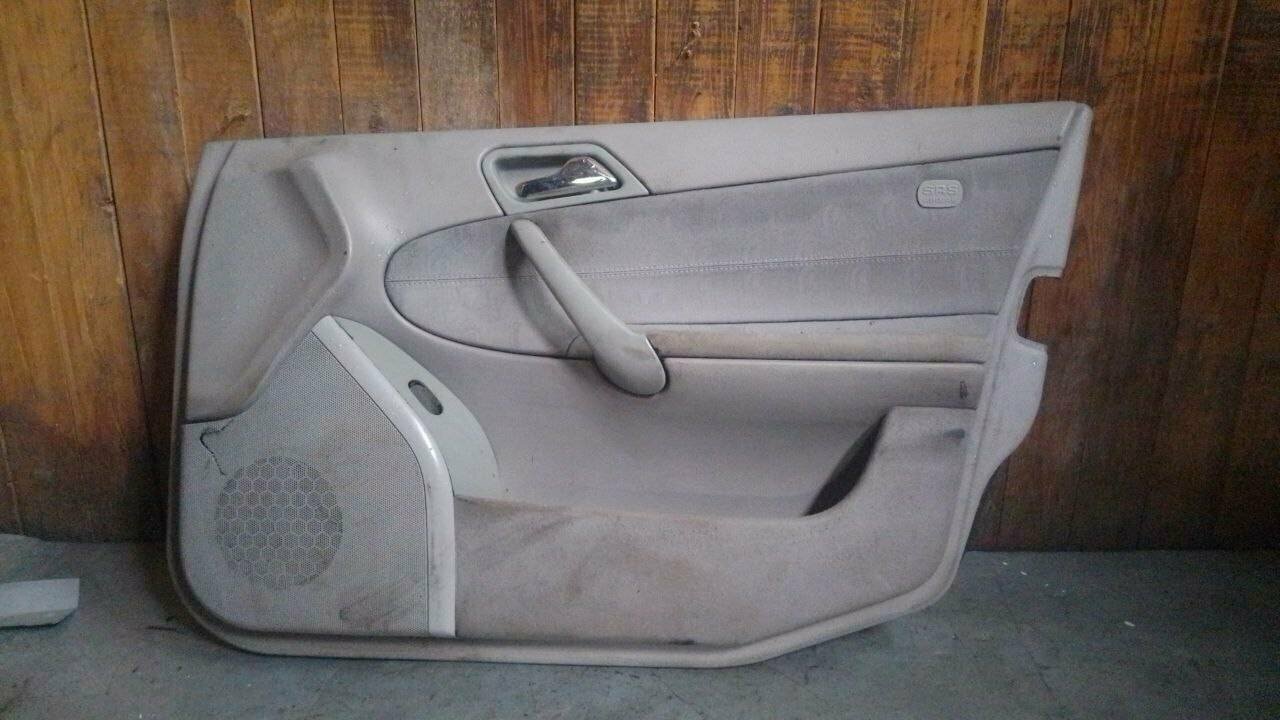 Обшивка двери передней правой Mercedes-Benz C W203 (2000 - 2004) 0005643937
