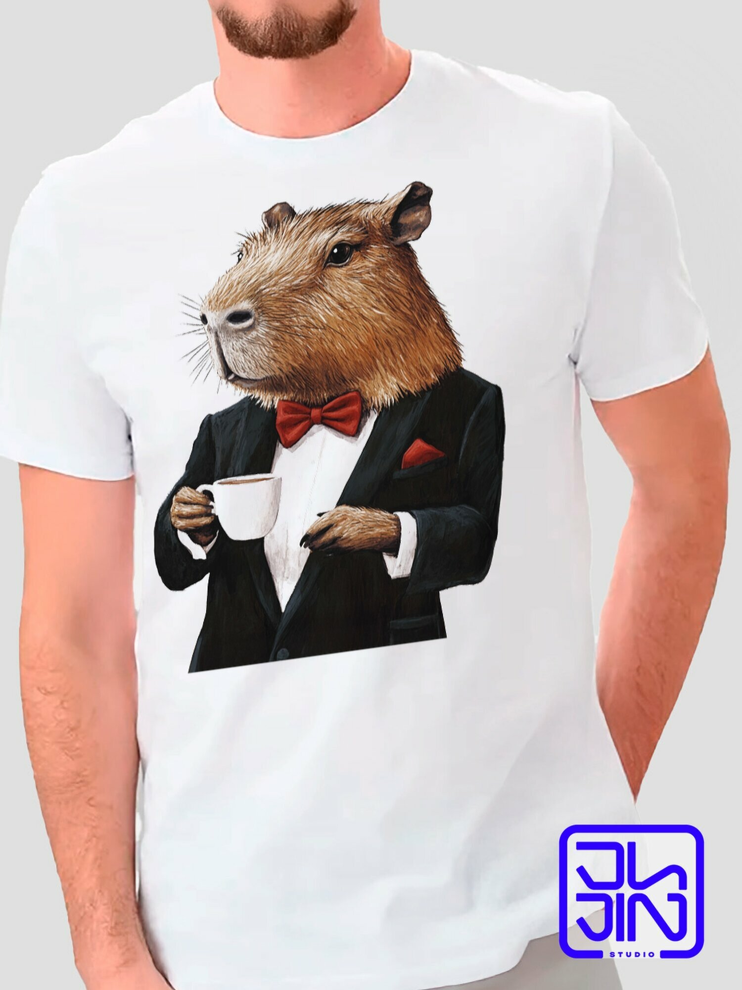 Футболка классическая мужская с авторским принтом Капибара смешная, черно белая в черном смокинге с чашками и мемами, белый хлопковый трикотаж с прикольным рисунком на груди