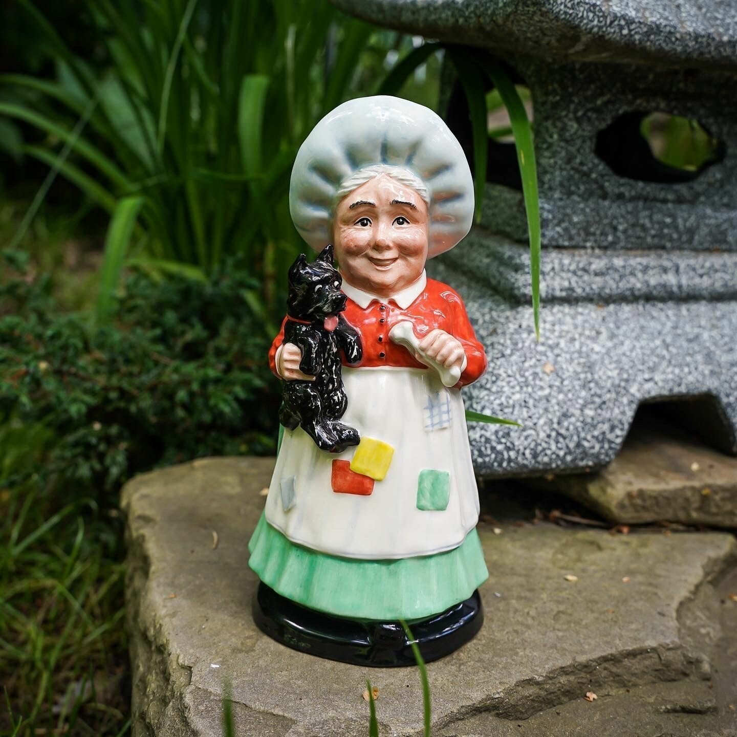 Royal Doulton статуэтка "Old mother Hubbard", Англия, 1999 год