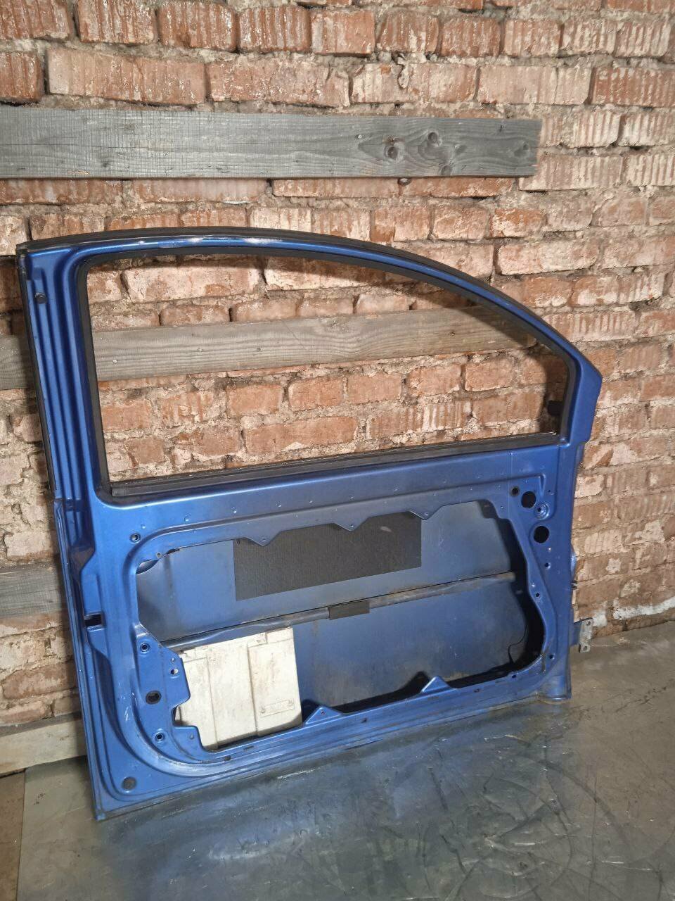 Дверь передняя левая Volkswagen Beetle A4 1999