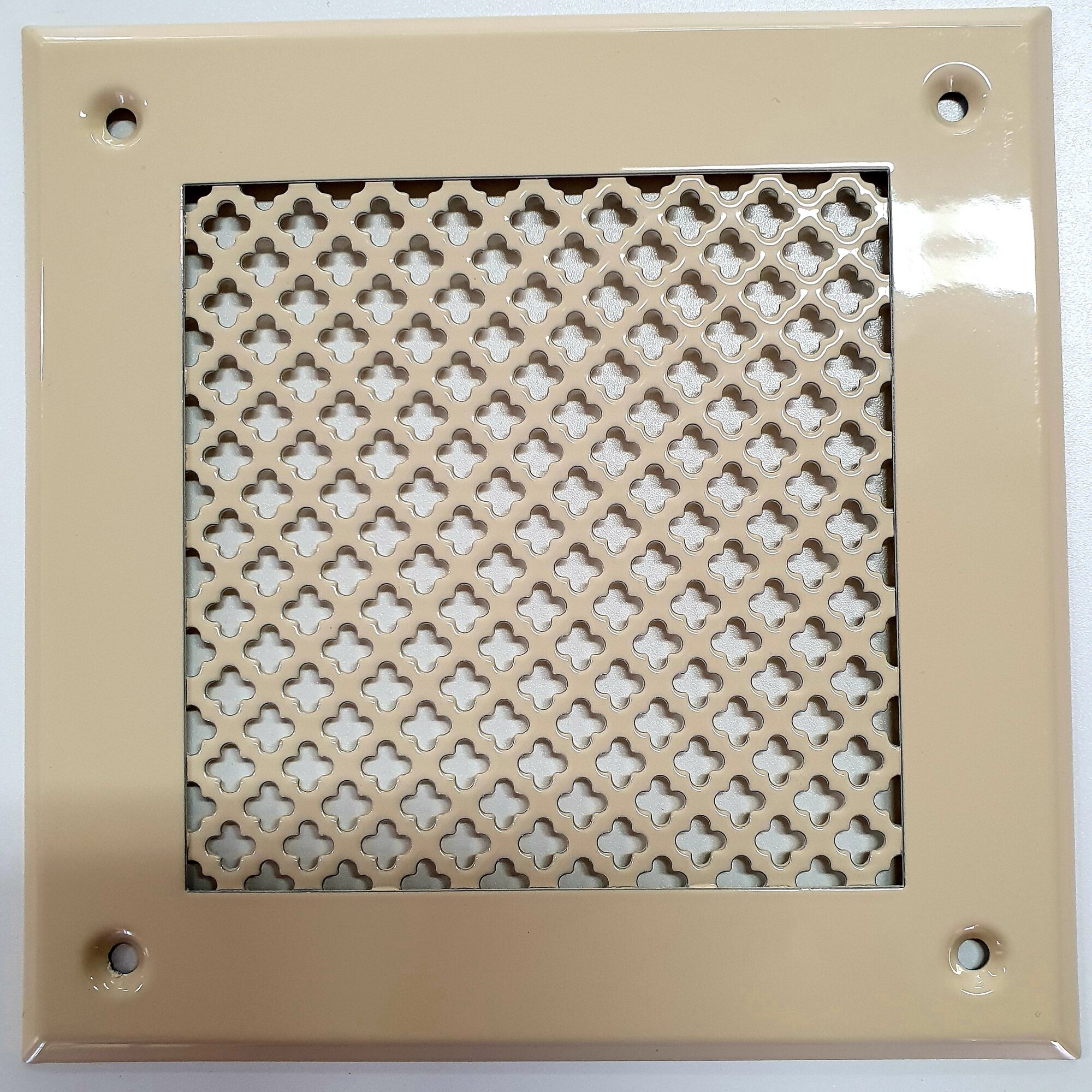 Вентиляционная решетка металлическая 210х210мм, тип перфорации мелкий цветок, цвет кремовый