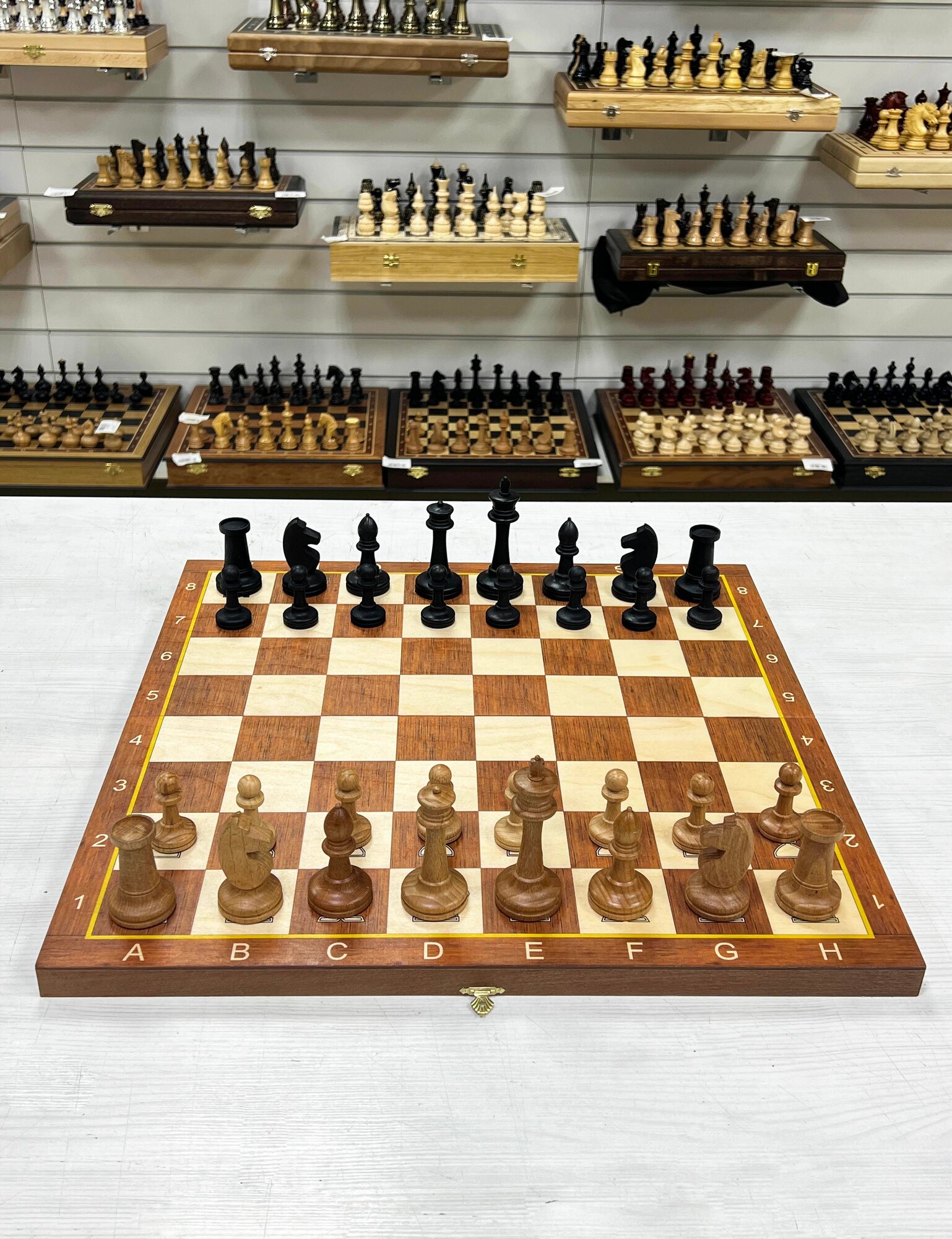 Шахматы Авангард Люкс большие не утяжеленные с фигурами из бука