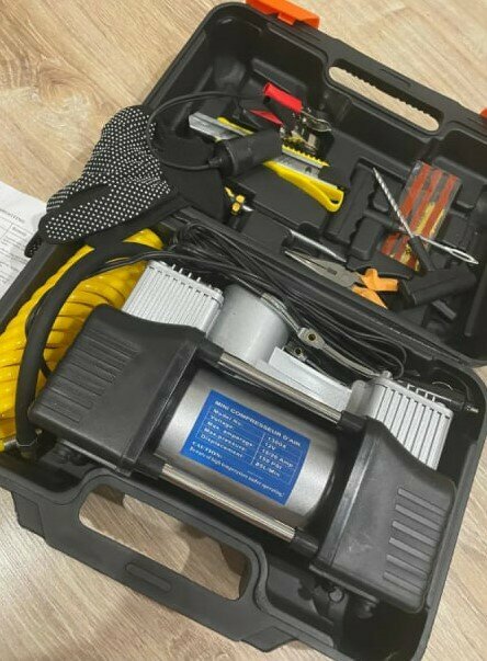 Компрессор автомобильный двухпоршневой, 85 л/м, 300Вт, 12В, насос автомобильный, в ударопрочном кейсе с ремкомплектом