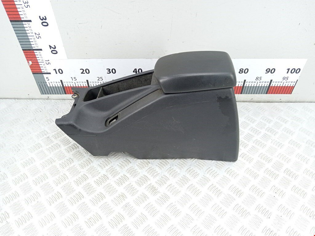 Подлокотник Volvo S40 V40 1 30616582 арт. 1968510