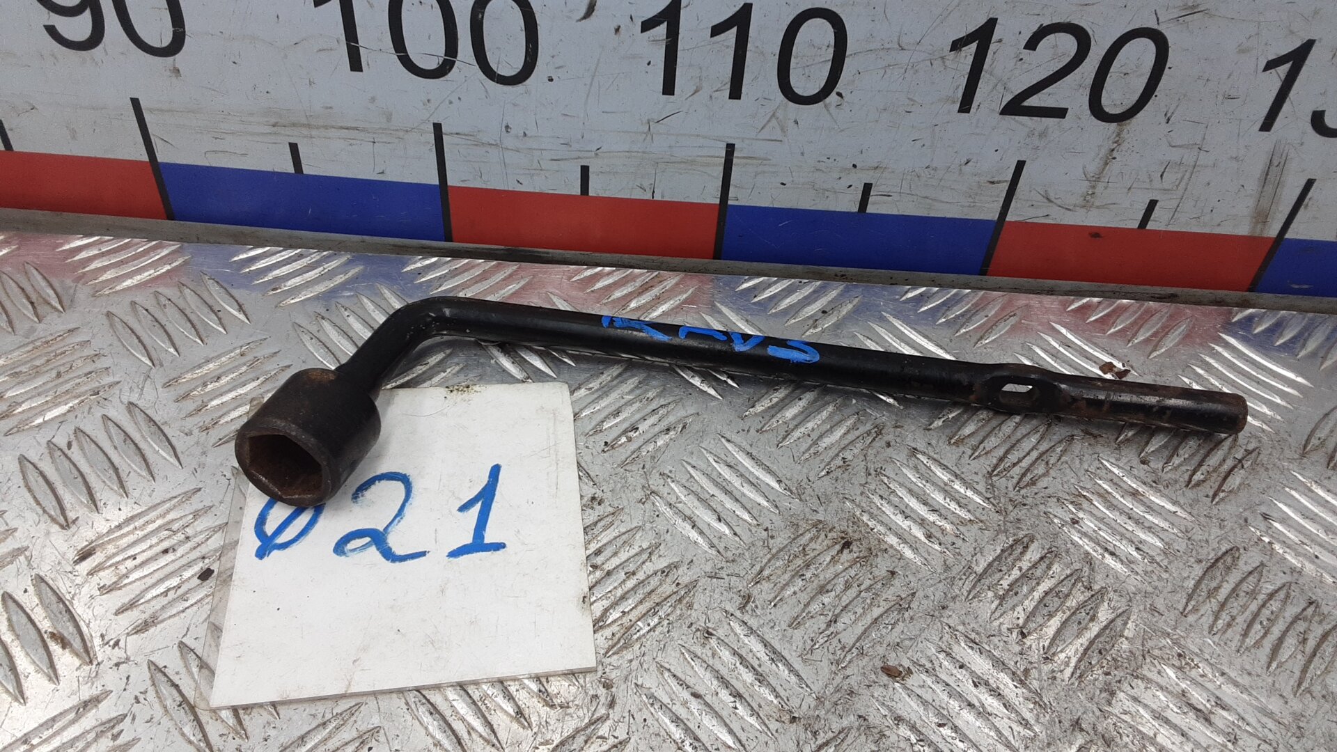 Ключ колесный KIA CEE'D 1