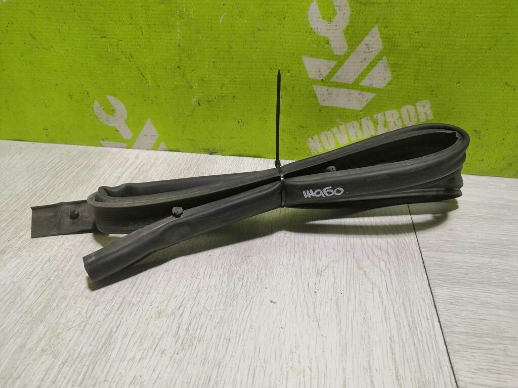 Уплотнитель капота Hyundai Accent 2 (+тагаз) 00-12