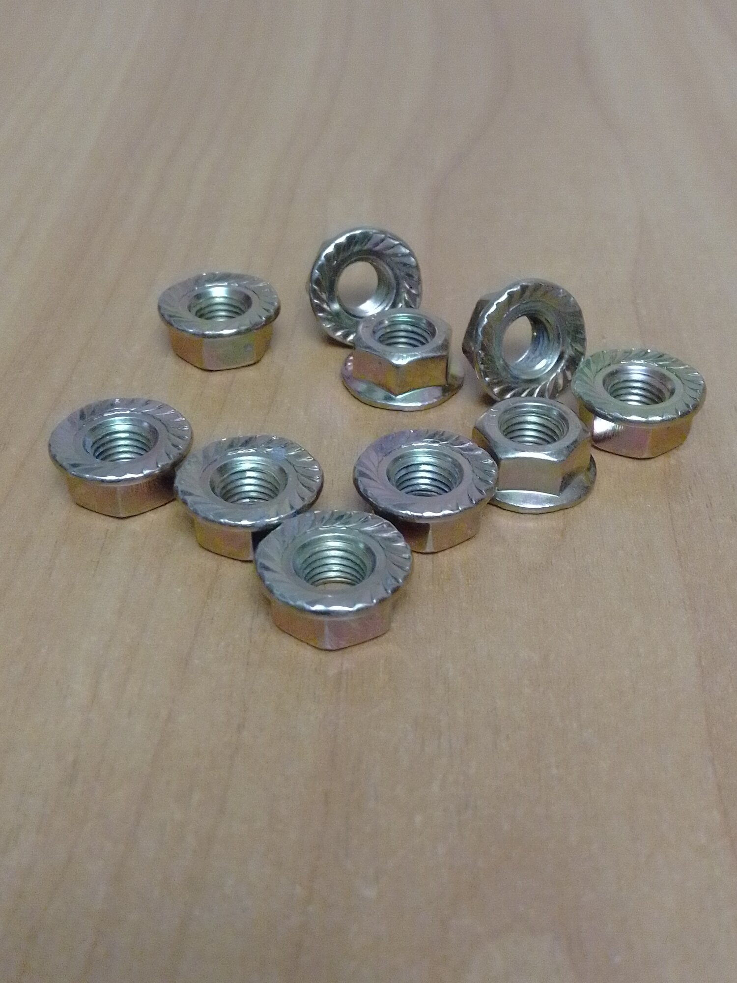 Гайка М8х1 с зубчатым фланцем для ВАЗ, ГАЗ, УАЗ, КАМАЗ и др. 874505-П29. Комплект 10 штук. Россия, Красная Этна.