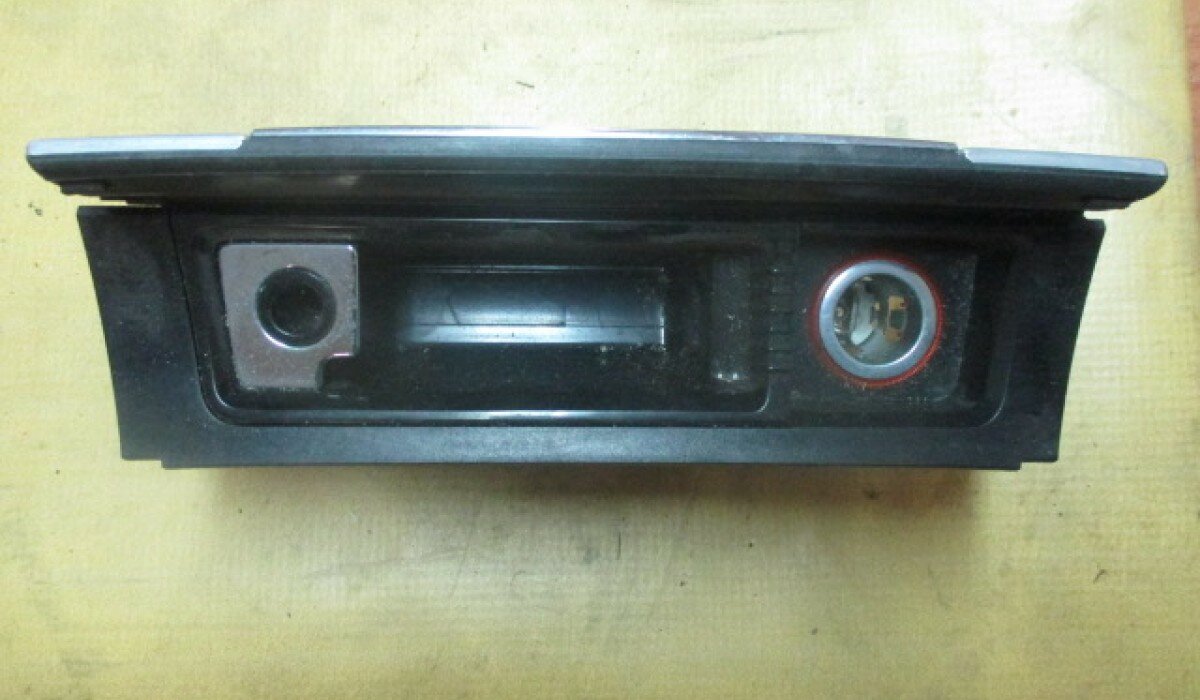 Пепельница Passat CC Volkswagen 3C0863284GH