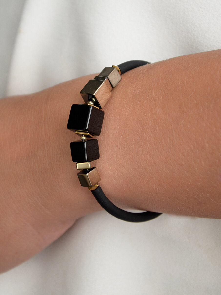 Эластичный браслет