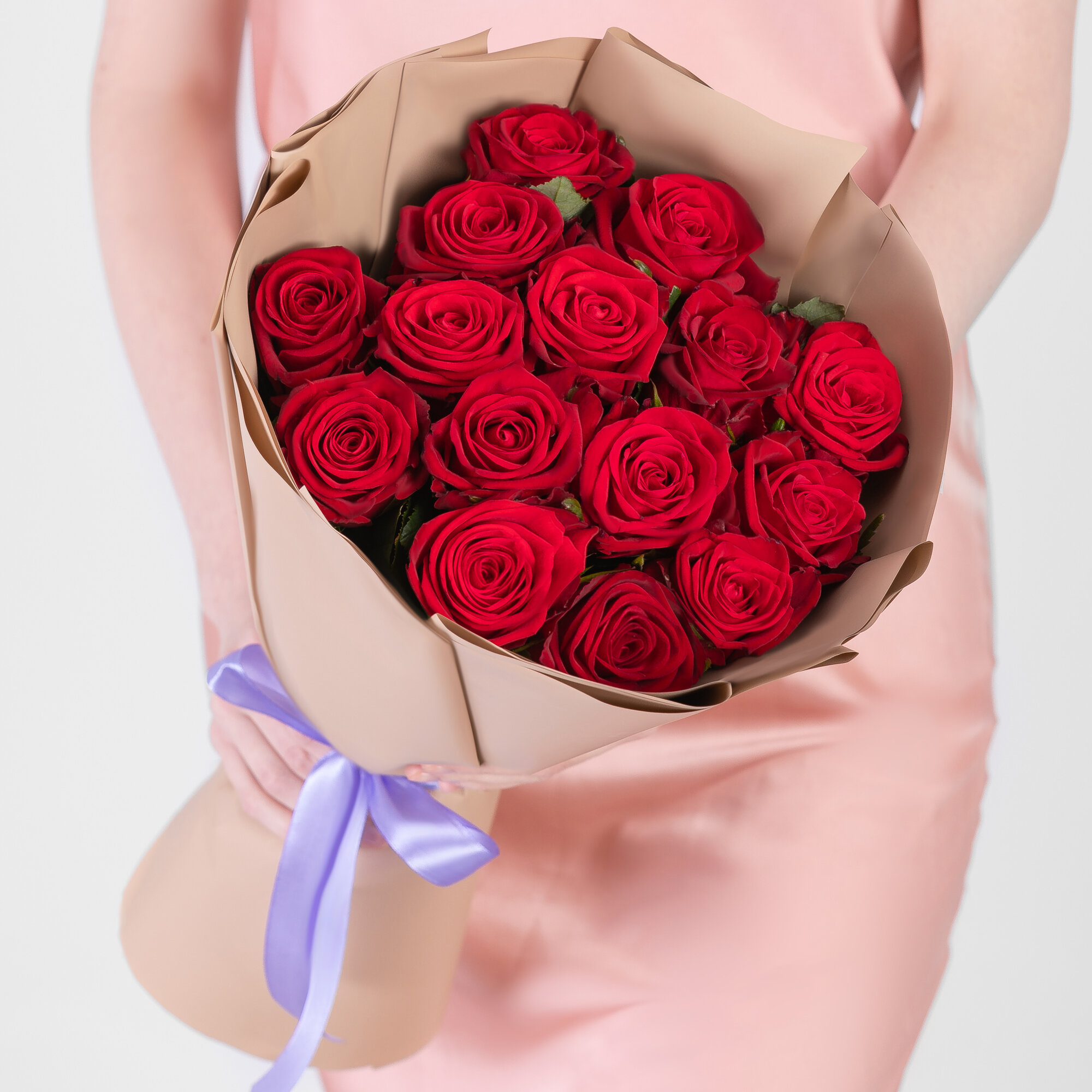 Букет Мегацвет24 "Красные Розы", 15 шт, 50см, в пленке, под лентой
