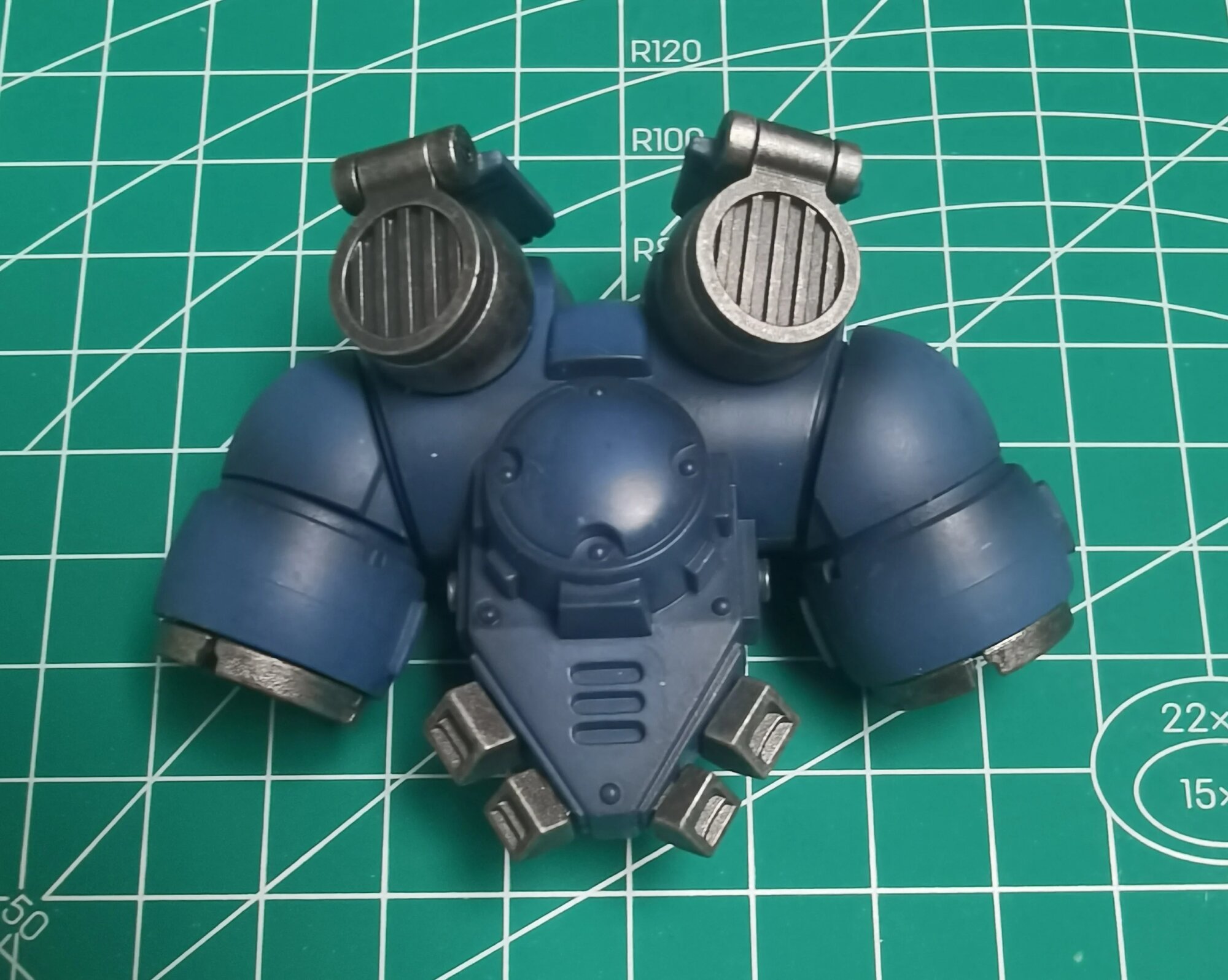 Фигурка JOYTOY Warhammer 40K Ультрамарин Гадриэль 1/18
