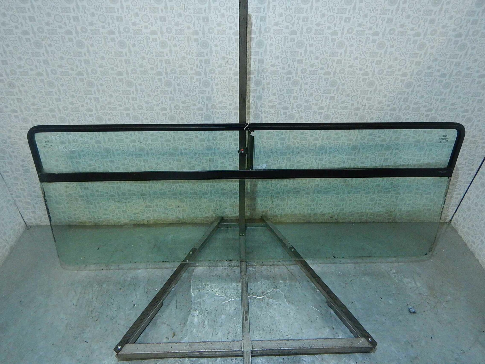 Стекло кузовное заднее левое Iveco Daily 3 504191146 арт. 242289