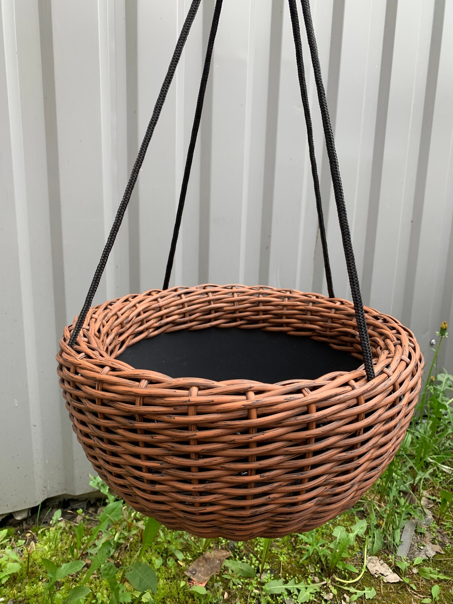 Кашпо для цветов подвесное