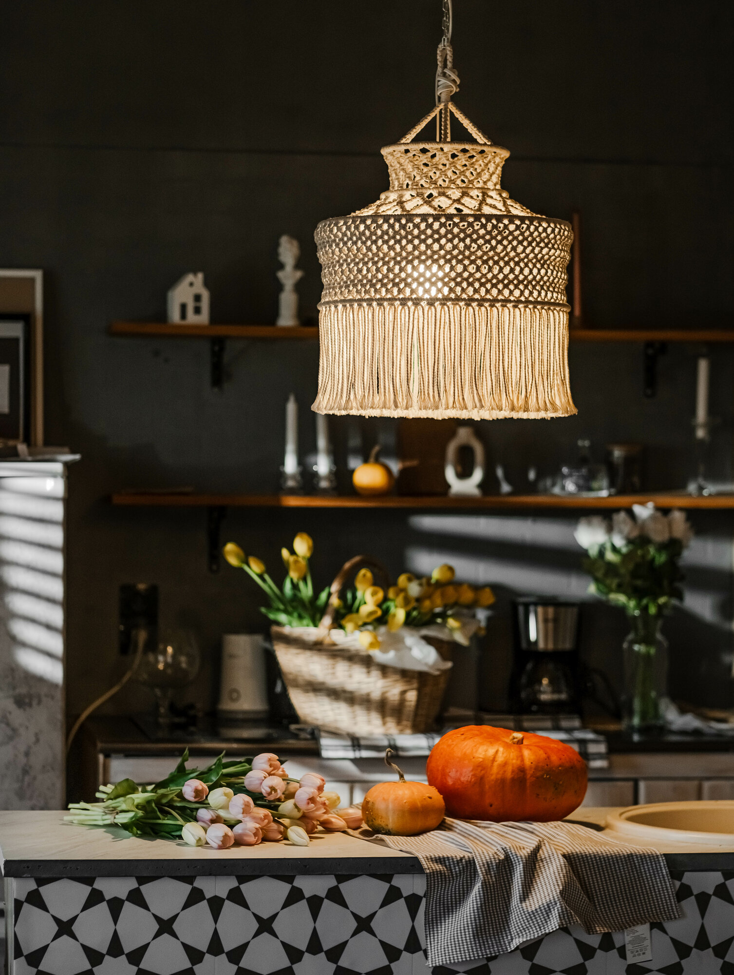 Абажур люстрa ручной работы, в технике макраме, диаметр 40см, молочно-белый, E27