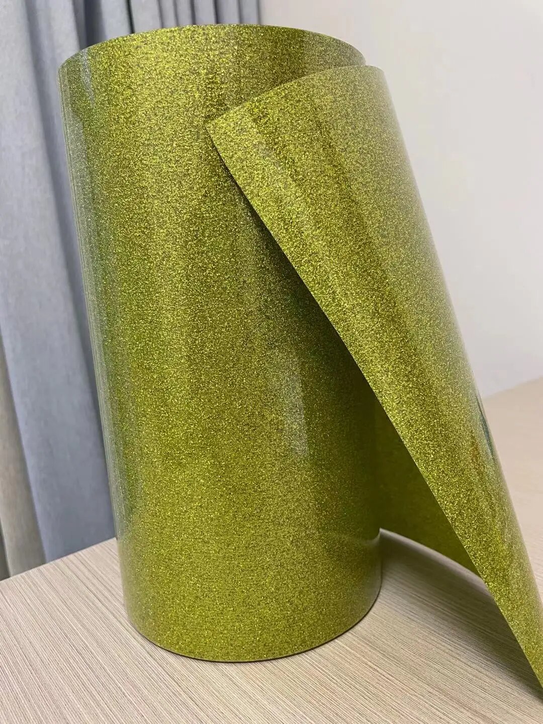 Термовинил блестящий Light green 25x30 см