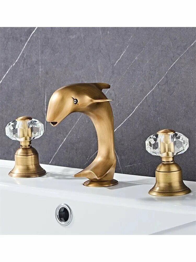 Смеситель для раковины на 3 отверстия, европейский стиль, в форме дельфина, двойная ручка из хрусталя, латунь, горячая и холодная вода, кран для раковины в ванной комнате