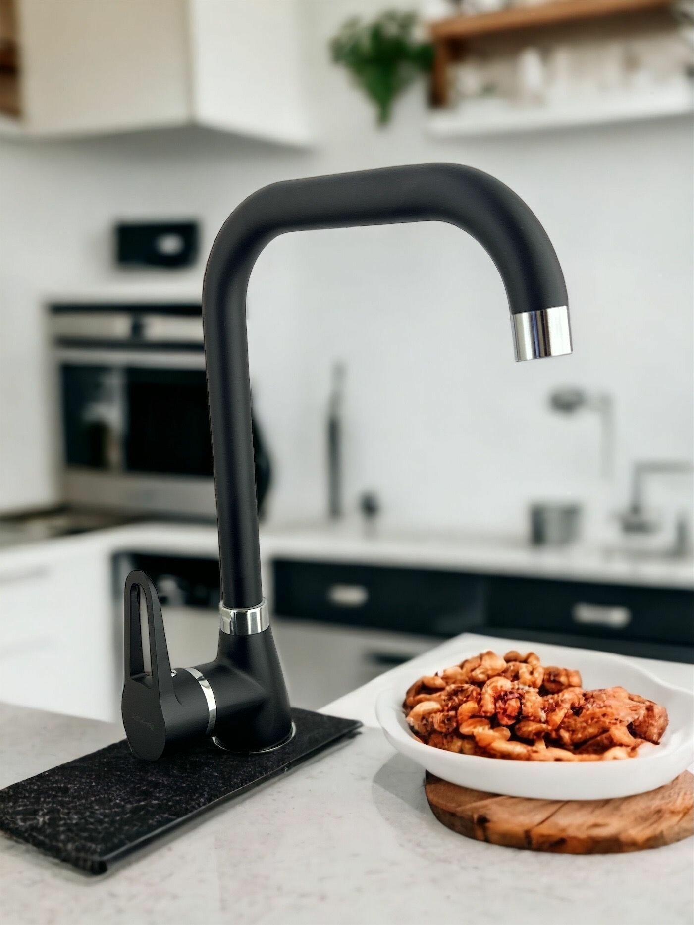 Смеситель для кухни Rainsberg цвет: черный матовый, однорычажный, высота смесителя 310 мм. Материал силумин.