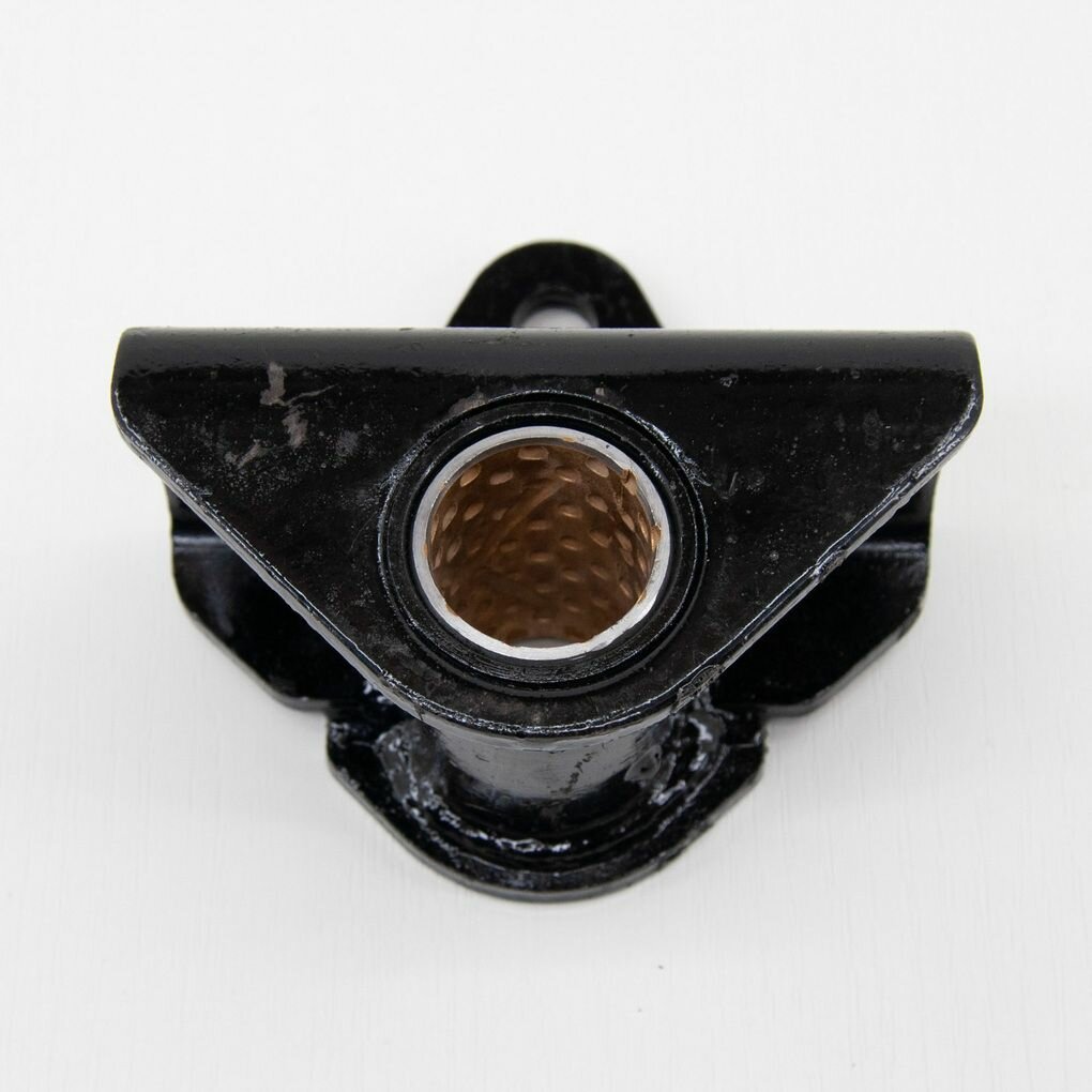 Кронштейн передней рессоры задний NISSAN DIESEL MK210, GTP