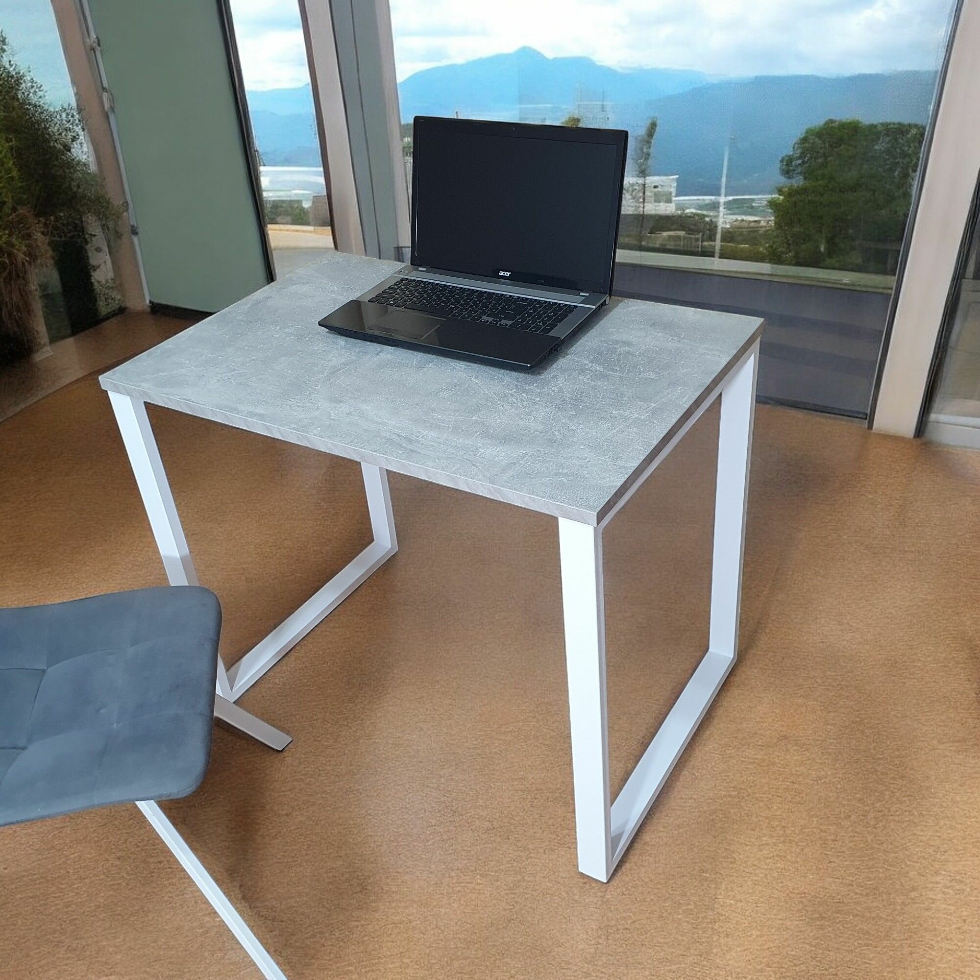 Письменный стол/ Лофт, 90*60 см, цвет столешницы Бетон светлый, Ножки лофт белые