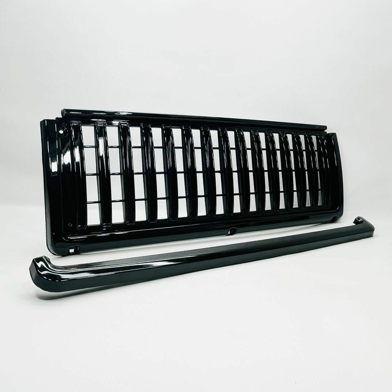 Решетка / облицовка радиатора Lada / ВАЗ 2107 (чёрный глянец, мерс)