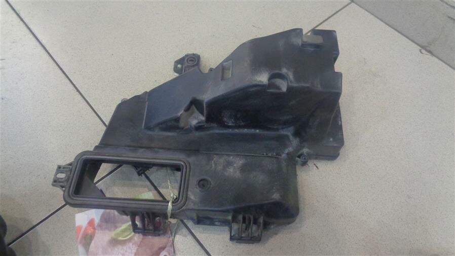 Корпус блока предохранителей подкапотного от Audi A6 C6 2004-2011