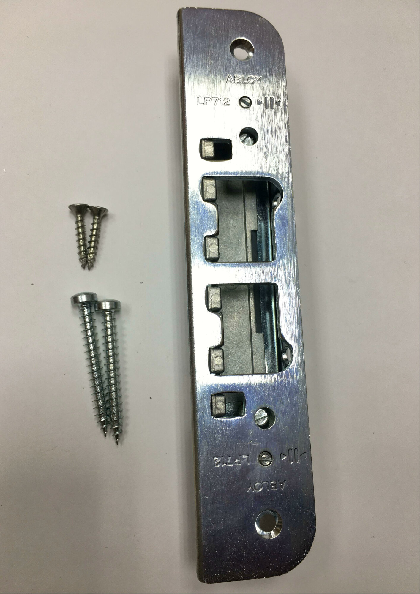 ABLOY LP712 Ответная планка с регулировкой притвора